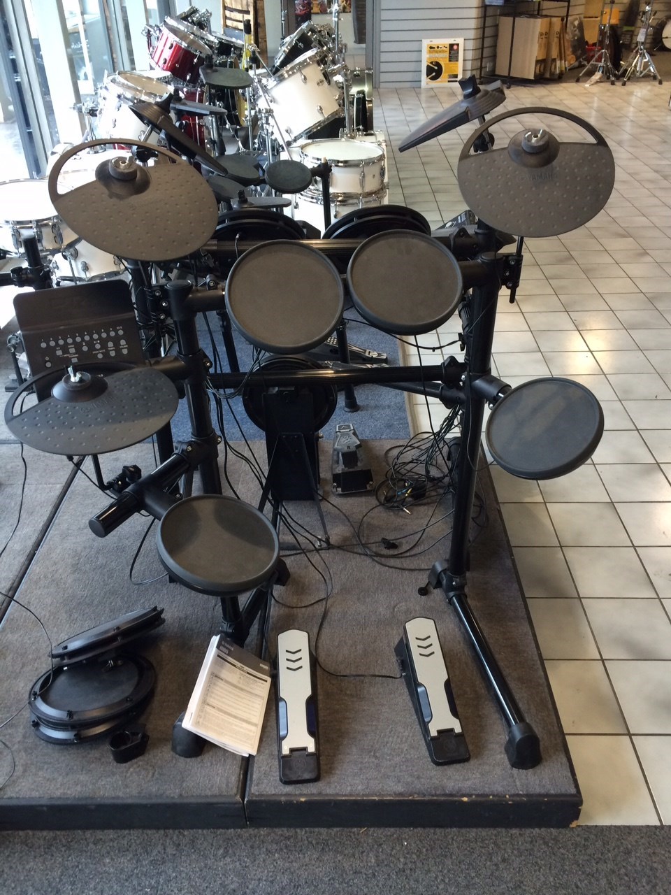HW Audio:. Yamaha DTX400k Electronic Drum Kit - Used