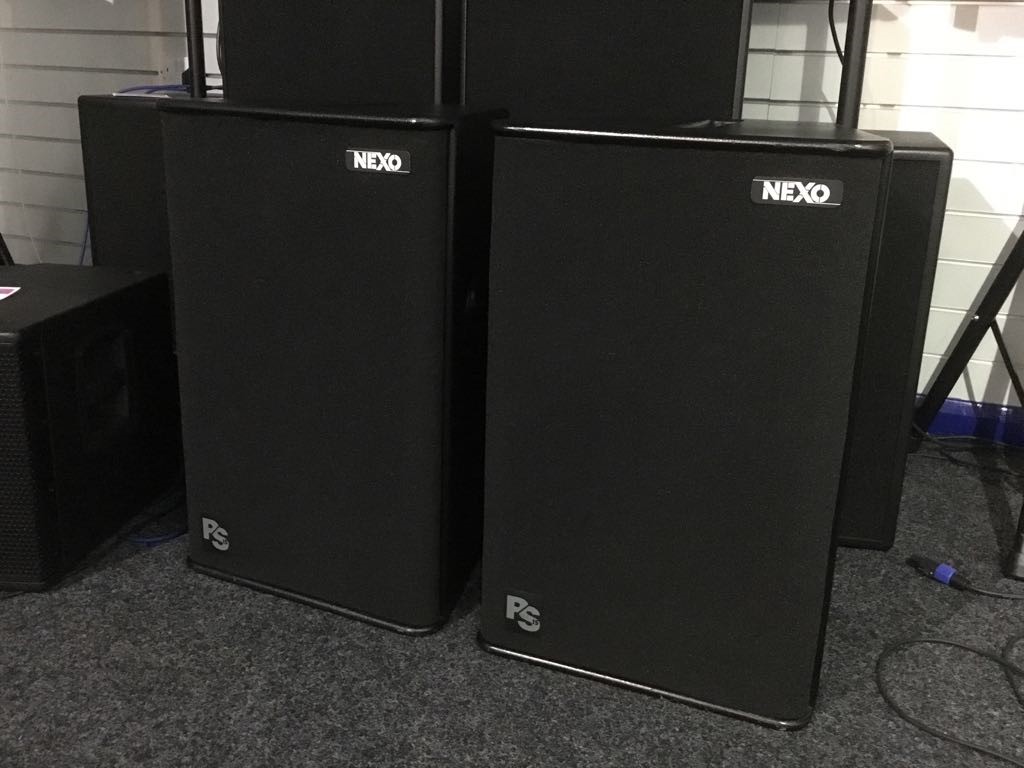 HW Audio:. Nexo PS15 in Covers Pair with Controller, Used