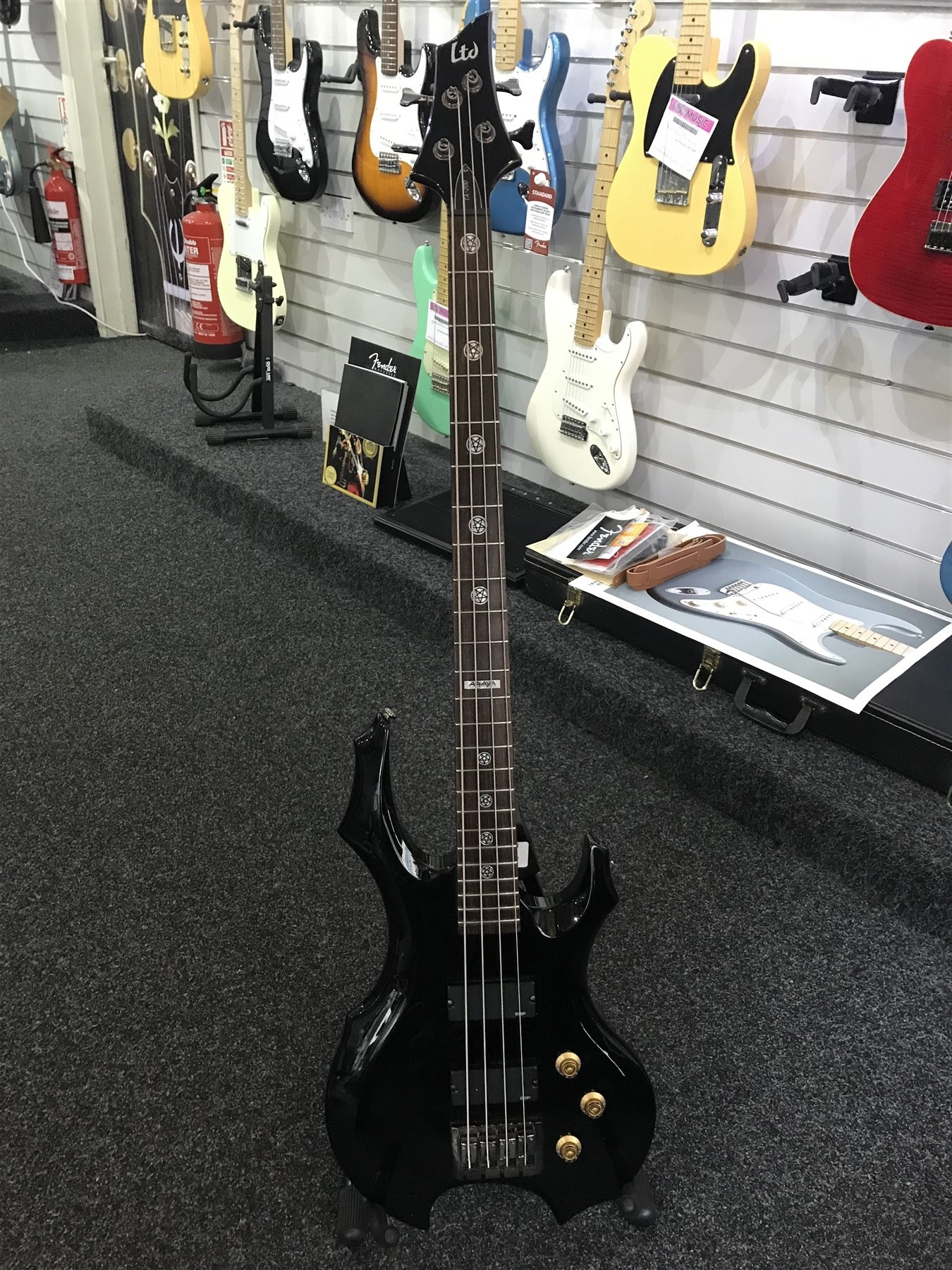 HW Audio:. ESP LTD TA-200 Tom Araya Signature - Used, Black