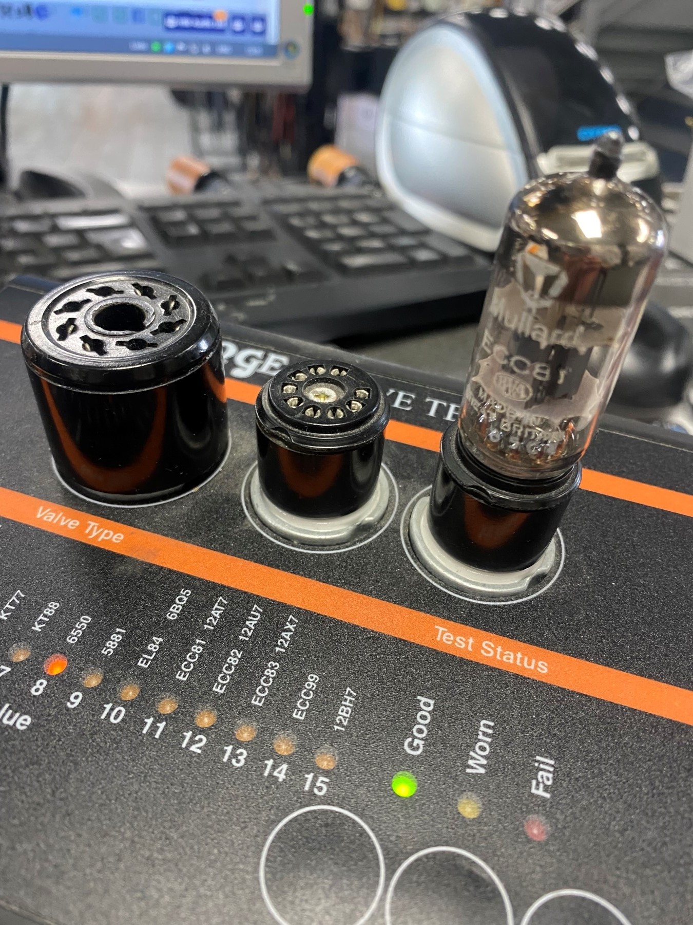 HW Audio:. Mullard Ecc81/12at7 Valve Made in England