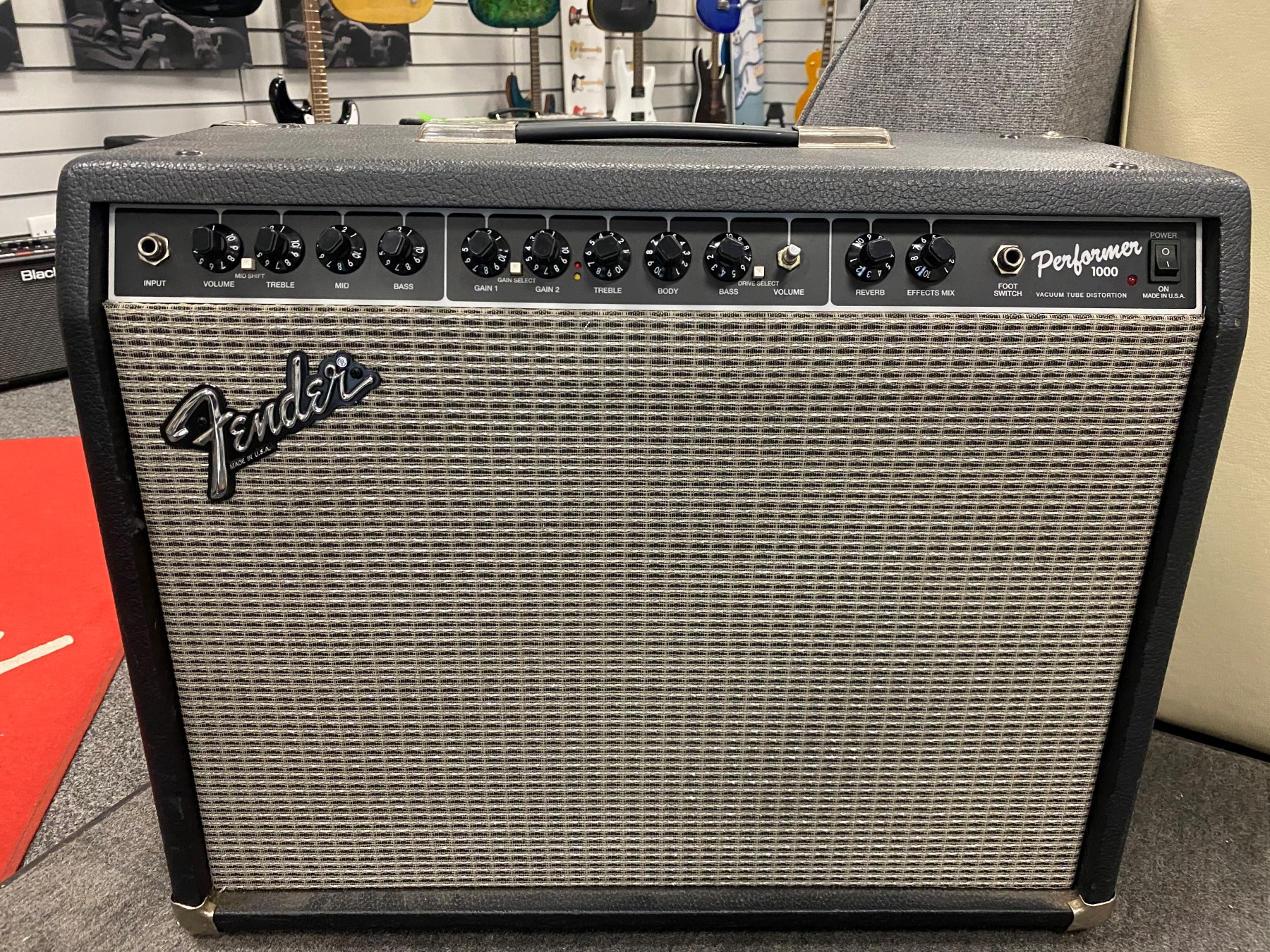 HW Audio:. Fender Performer 1000 Guitar Combo - Used