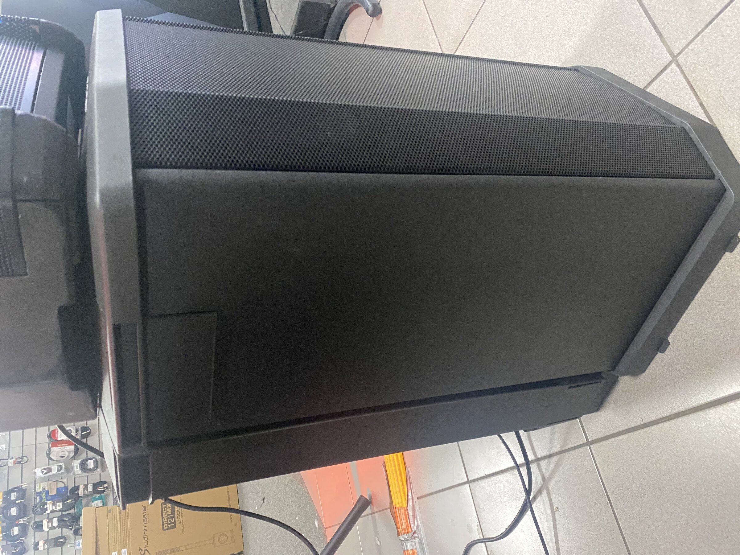 HW Audio:. Bose F1 Subwoofer Powered Bass Bin With Cover - Used