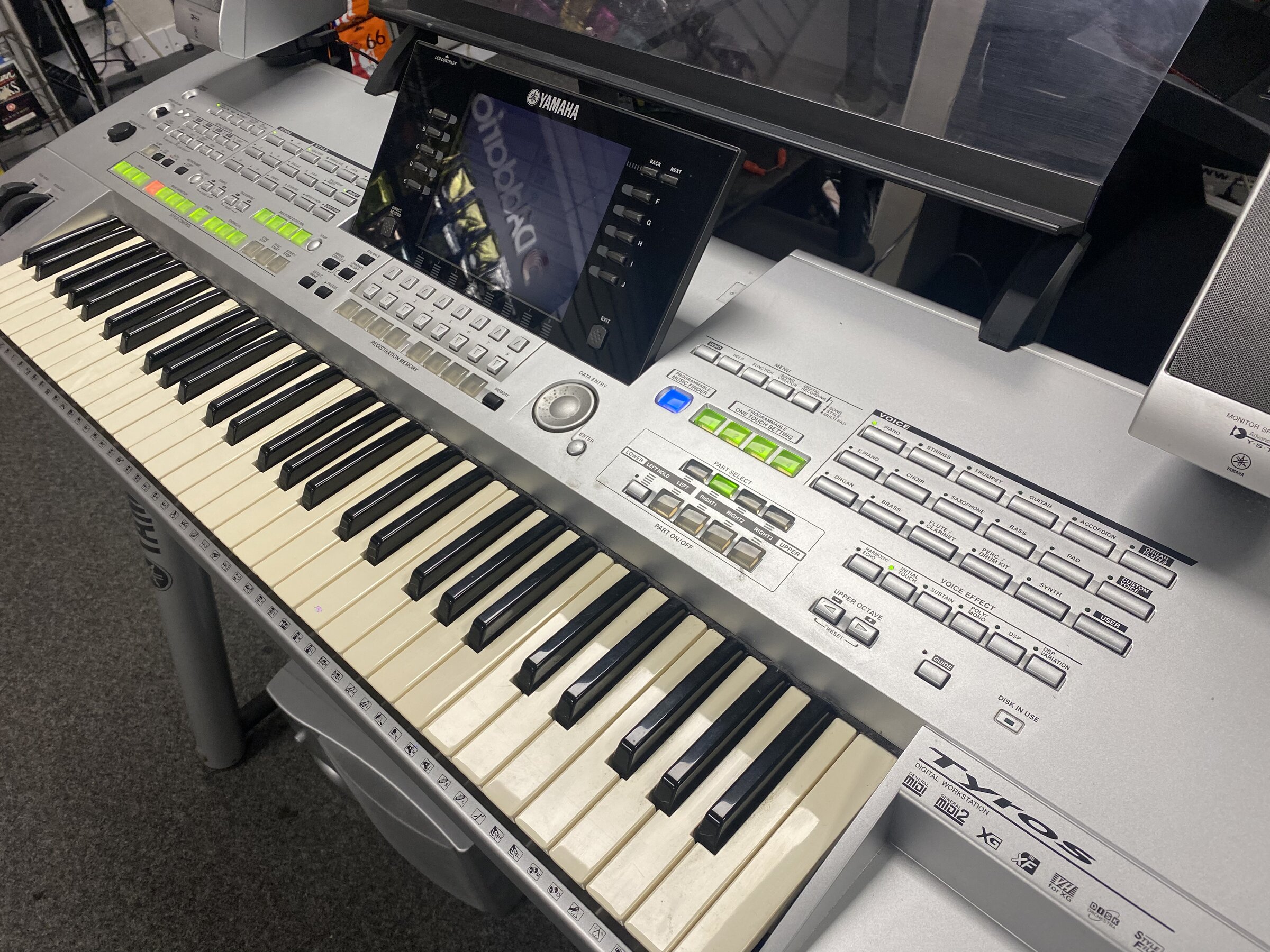 HW Audio:. Yamaha Tyros 1, Stand & Speaker System - Used