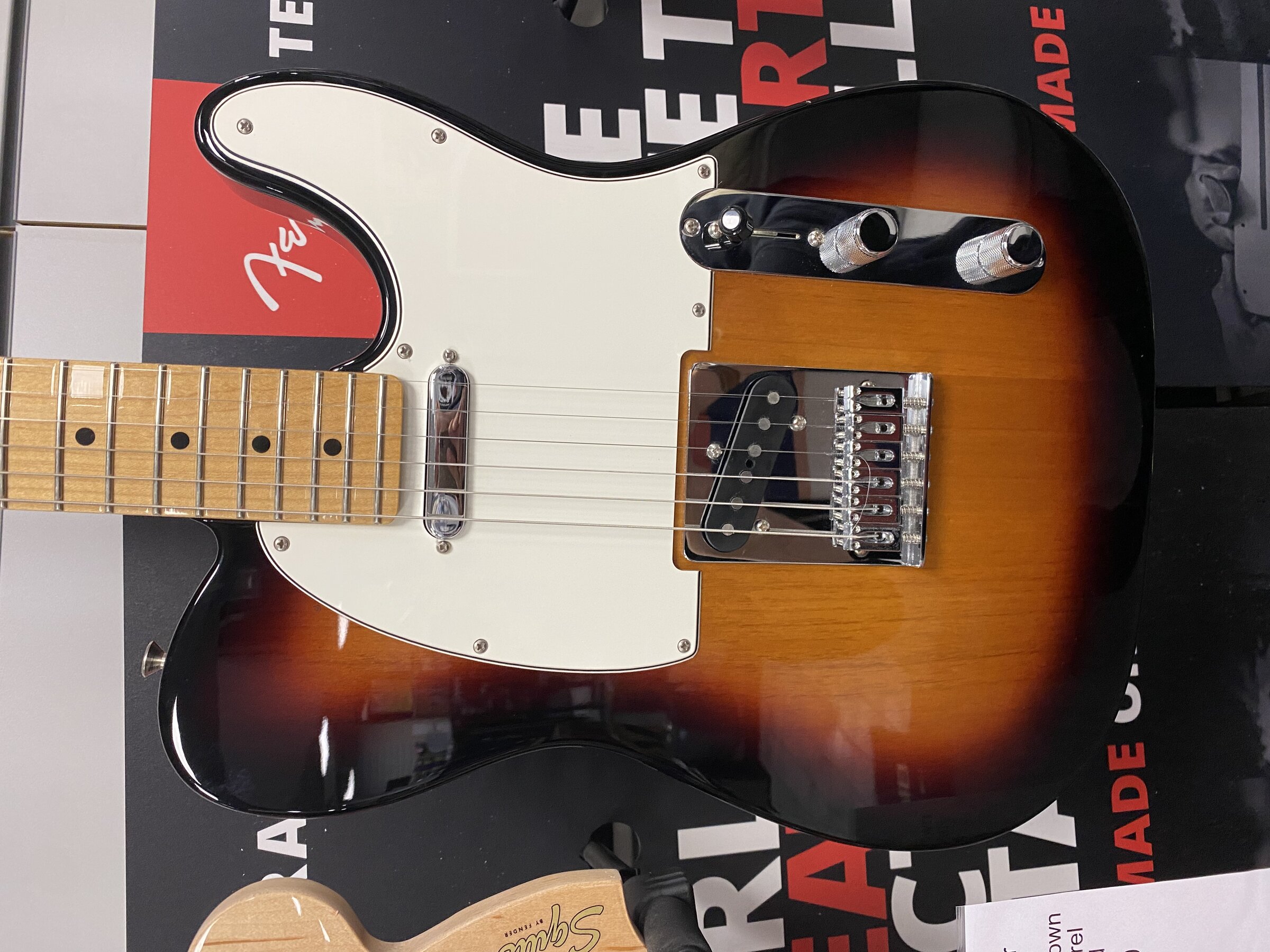 HW Audio:. Fender Player Tele Maple - Used, Sunburst